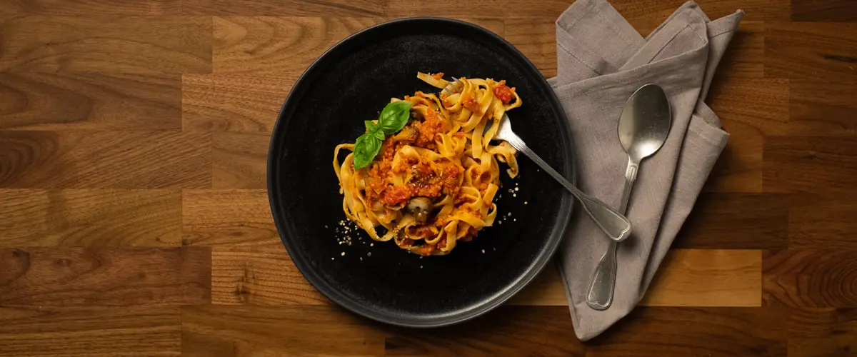 Leckere Pasta mit Frühstücksfleisch in Tomatensauce - Danish Crown