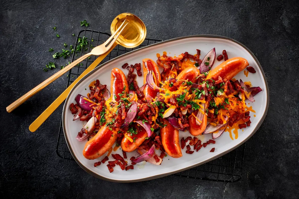 Gratineret bratwurst med bacon og persille - Danish Crown Professional