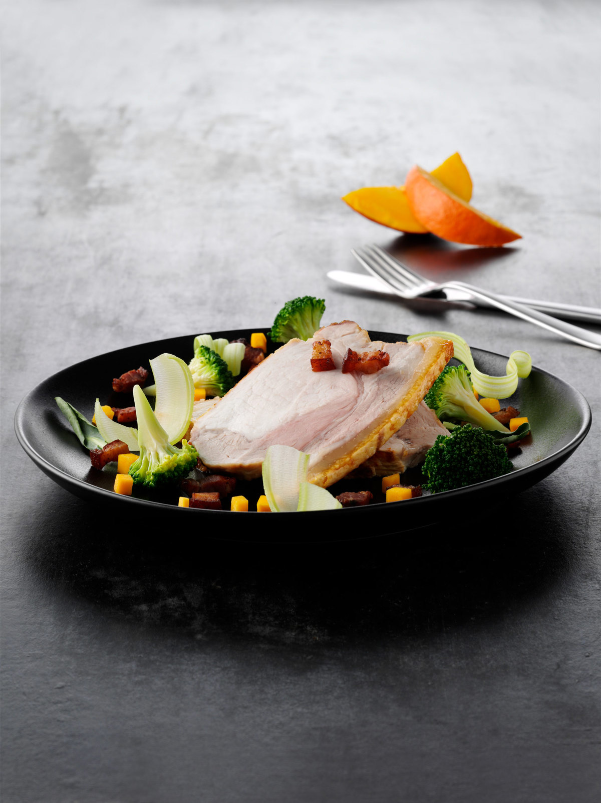 Marinated pork loin with broccoli salad - ESS-FOOD