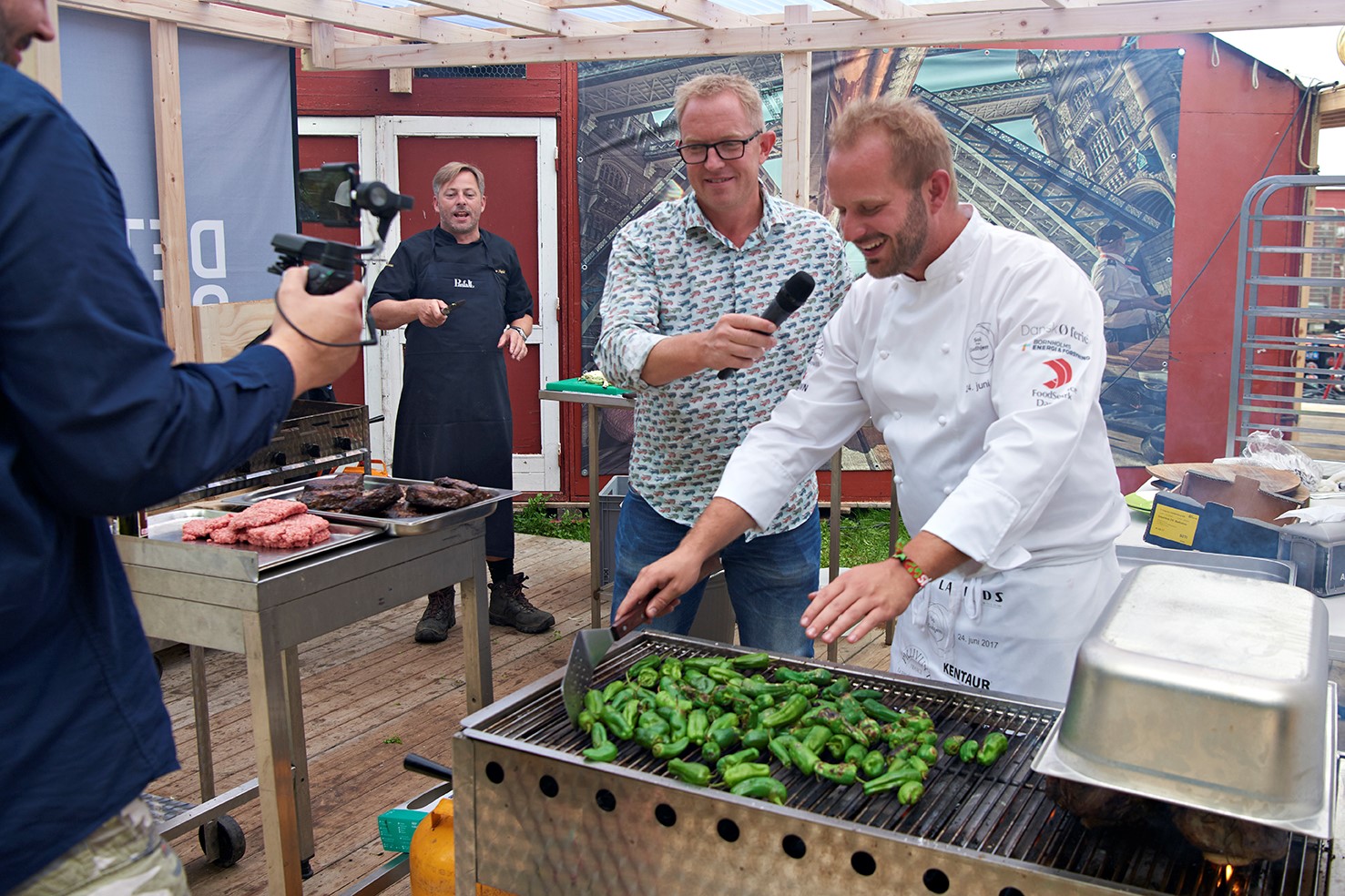 Ko og gris i live meatbattle på Facebook - Danish Crown