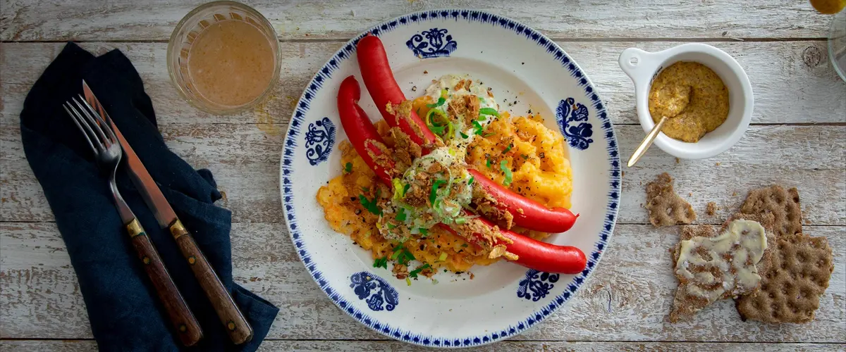 Röd hot dog pölser med rotmos och senapskräm - Danish Crown