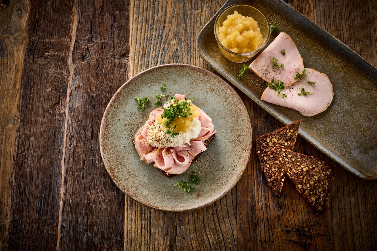 Smørrebrød med hamburgerryg og hytteost - Danish Crown