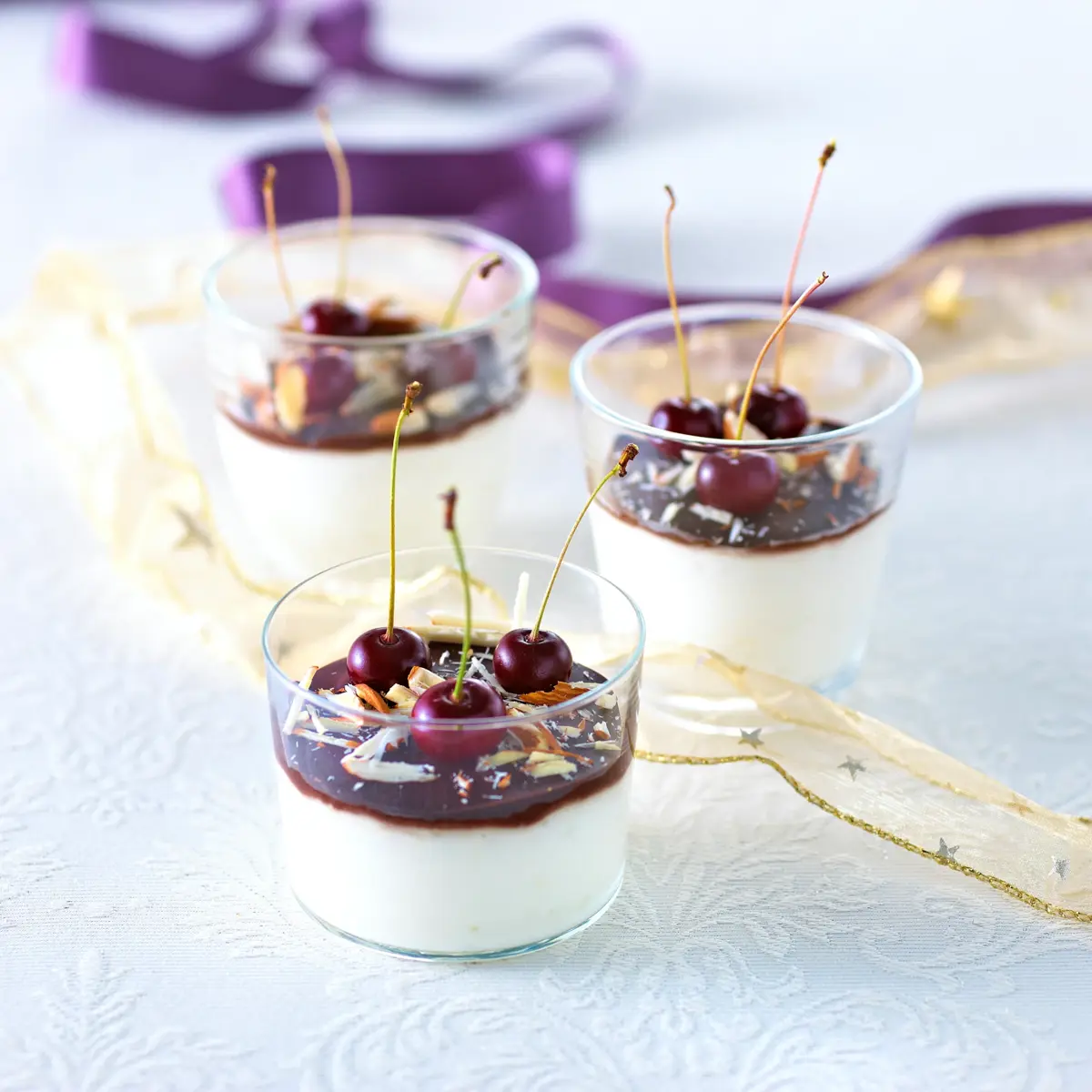 Risalamande med chokoladelåg, mandler og kirsebær - Danish Crown ...