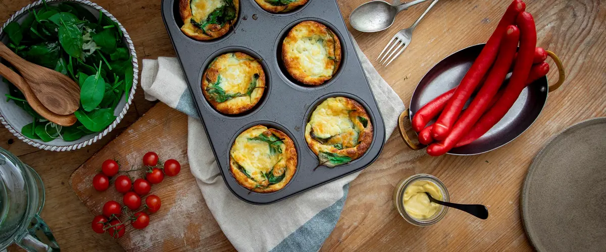 Mini ugnspannkaka med spenat och keso till röde pölser - Danish Crown