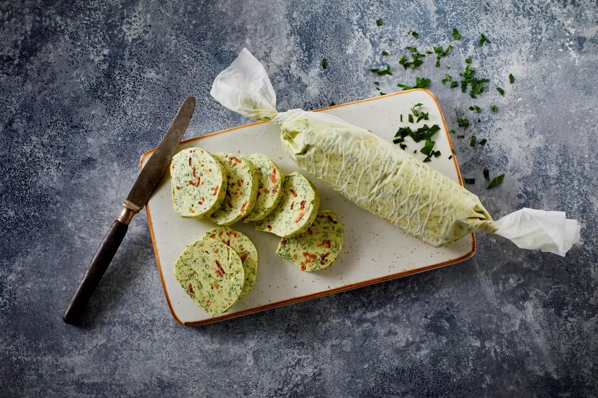 Baconsmør med pecorino, hvidløg og persille - Danish Crown Professional