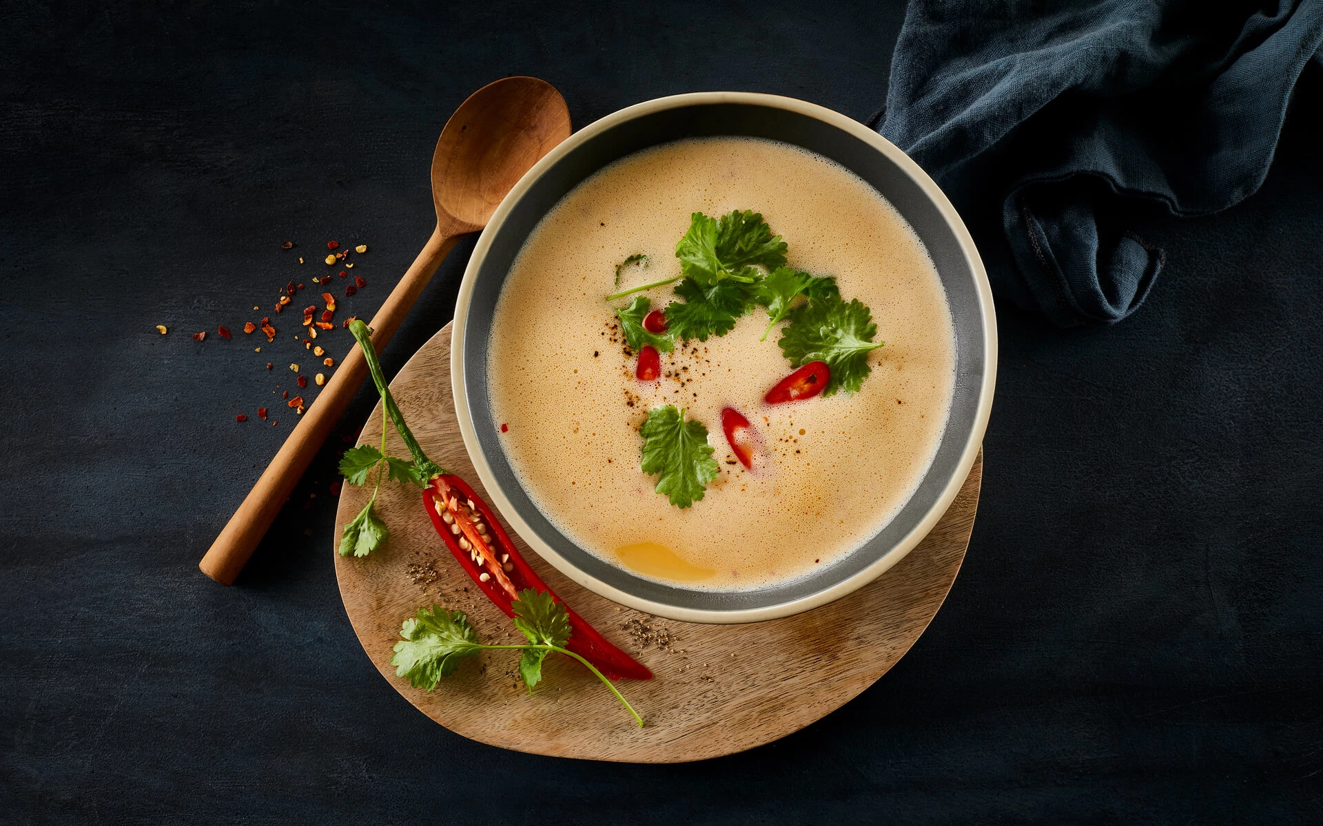 Cremet thaisuppe med kokosmælk og karry - Danish Crown