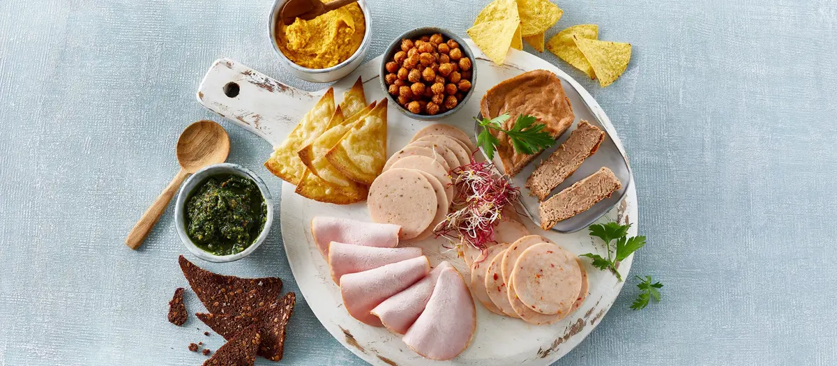 Tapasbræt med gulerodshummus og persillepesto - Danish Crown