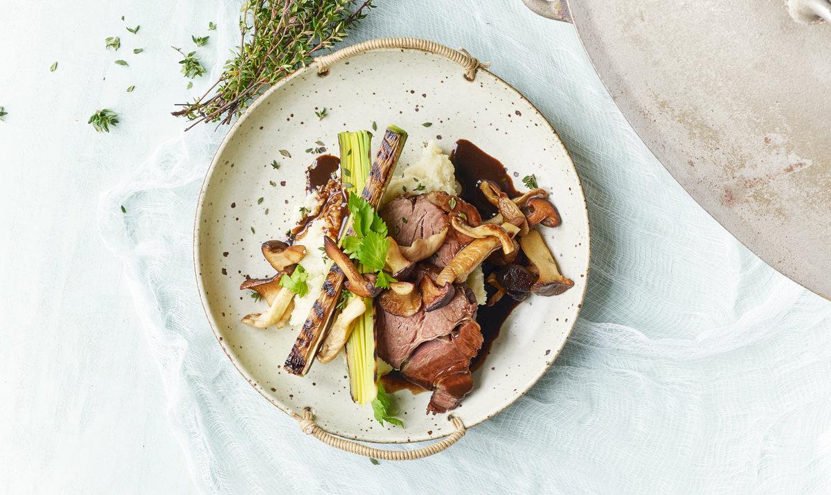 Ølbraiseret tykkam med jordskok-kartoffelmos - Danish Crown