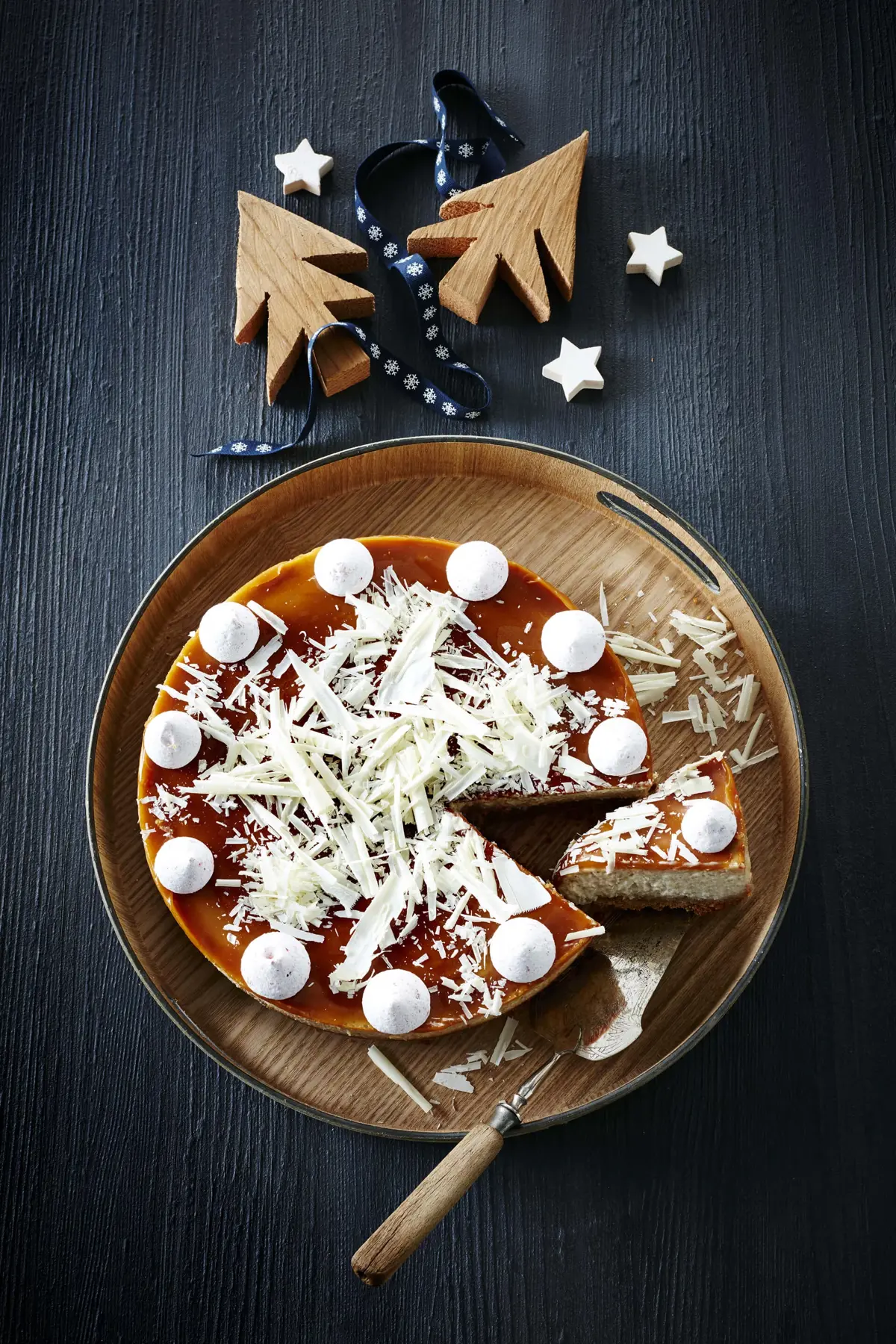 Cheesecake med risalamande og saltet karamelsauce - Danish Crown ...