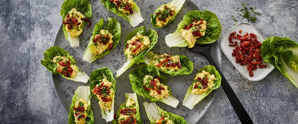 Æggesalat med bacon, æble, løg og purløg - Danish Crown Professional