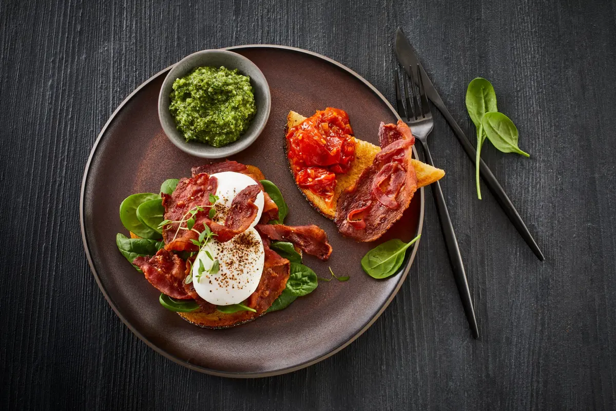 Eier und Bacon auf Toast mit Tomatenchutney |Tulip.de - Danish Crown