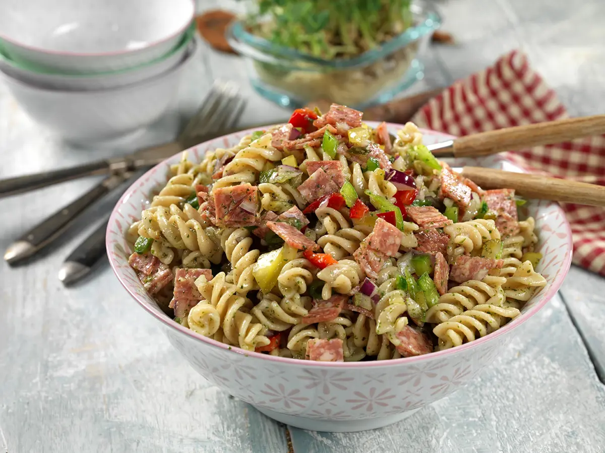 Lækre pastasalater – nemme og smagfulde opskrifter - Danish Crown