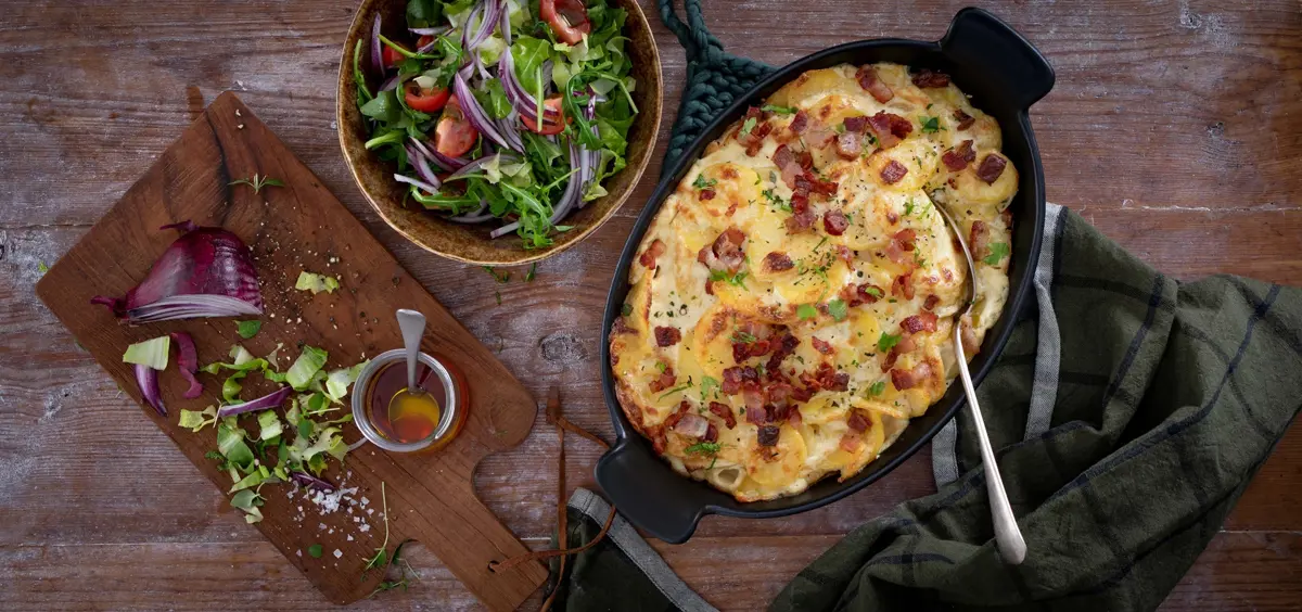 Opskrift på flødekartofler med bacon i ovn - Danish Crown