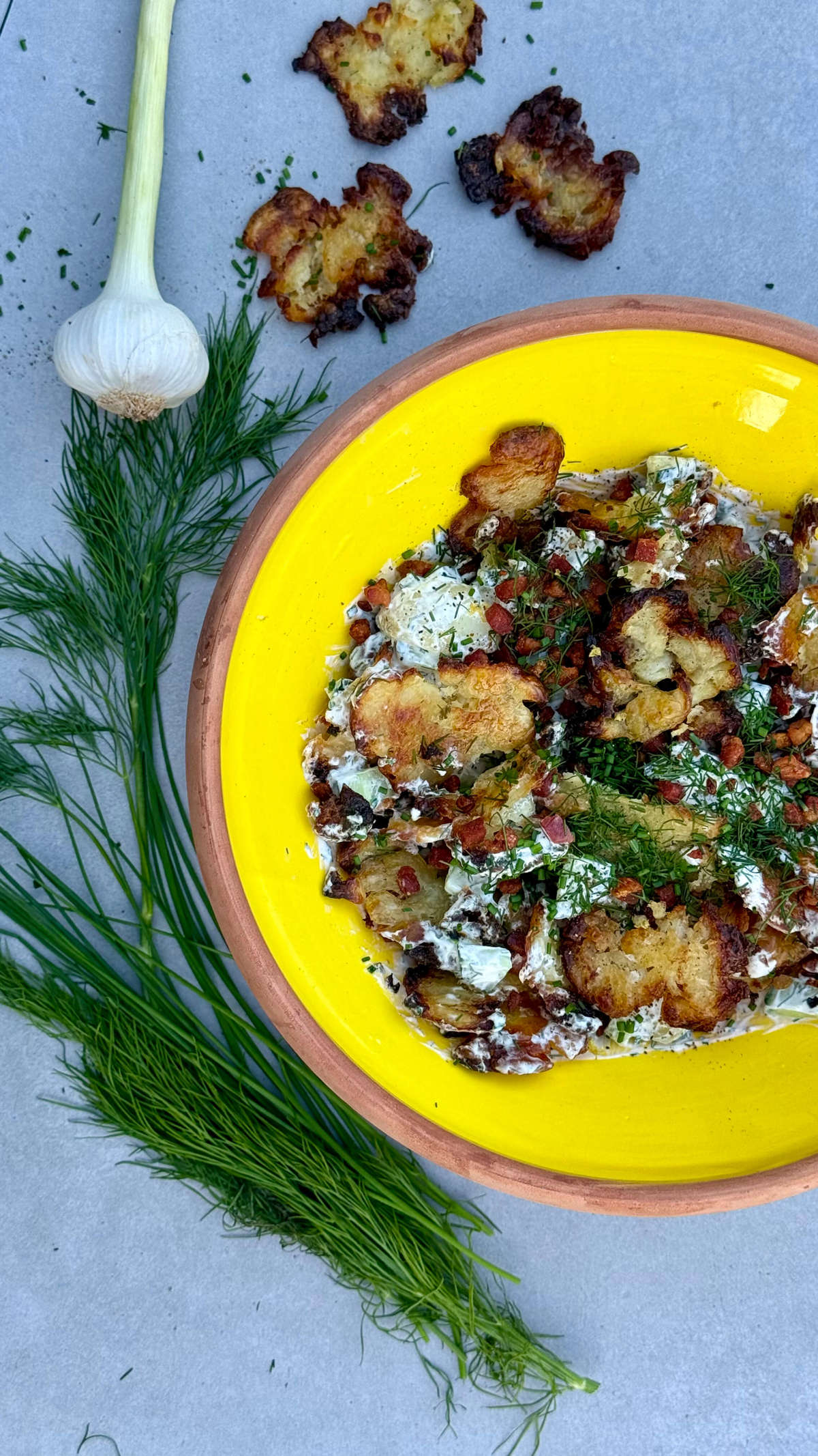 Crispy kartoffelsalat med bacon og urter - Danish Crown