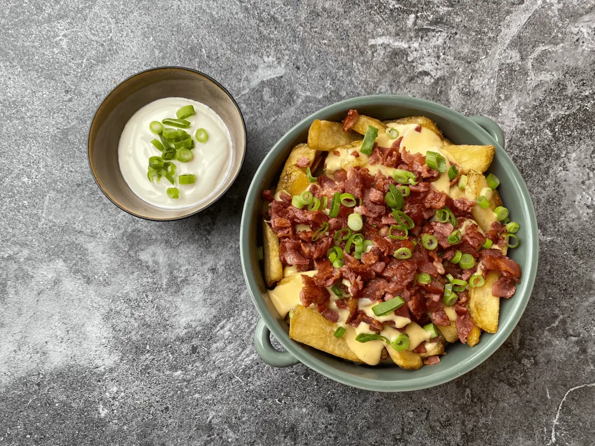 Loaded Fries med ostesauce og bacon - Danish Crown
