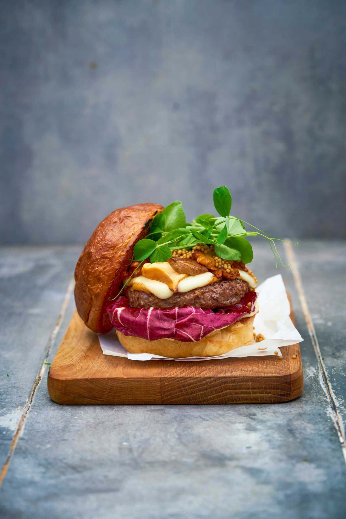 Burger med røget ost og svampe - Danish Crown